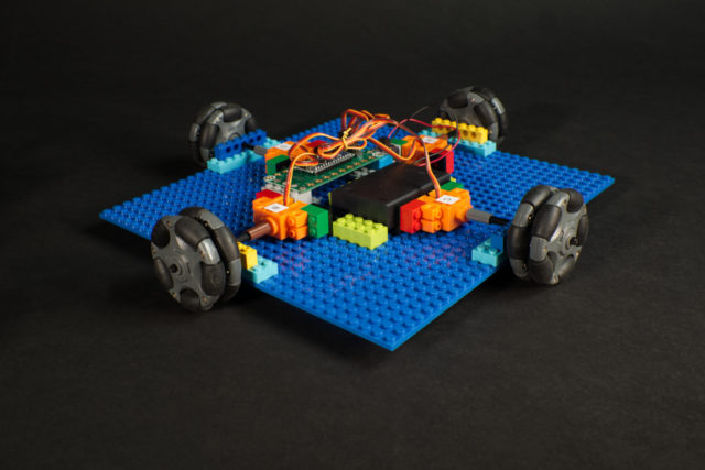 Omni Wheel Robot (LEGO Build) – RasterWeb!